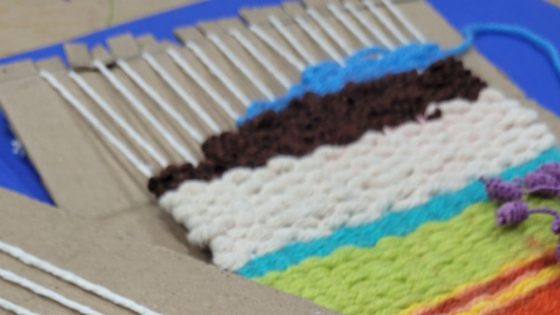 Sesc Bauru oferece oficina gratuita “Experimentando o Tear de Papelão”