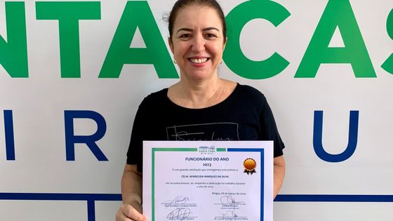 Célia Aparecida é escolhida colaboradora destaque de 2023
