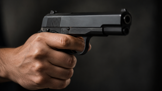 Homem é baleado dentro de carro em tentativa de homicídio