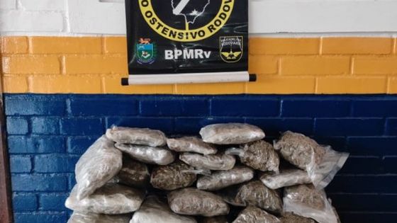 Passageiro De ônibus é Preso Pela Pmr Transportando Droga Em Bagagem