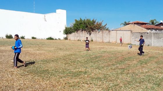 Criançada faz a festa em festival de pipa na Vila Diniz