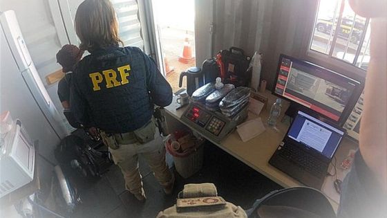 Jovem De 23 Anos é Flagrada Pela Prf Com Haxixe Preso Ao Corpo