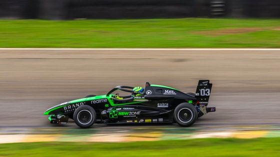 Piloto iguaçuense Firás Fahs surpreende em estreia na Fórmula Delta