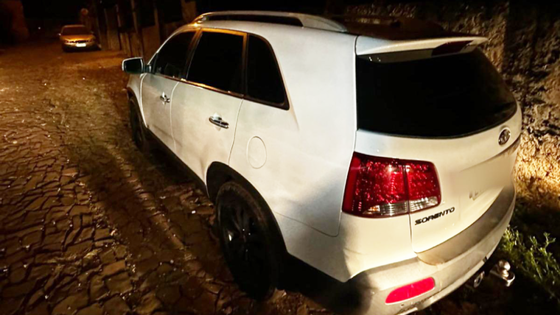 Celulares, PCs e vapes: Receita encontra carro abandonado lotado de ...