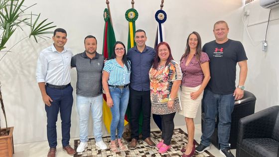 Prefeito Gilberto Gomes recebe conselheiros tutelares de Parobé