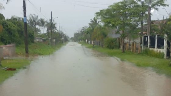 Cidade do Litoral de SC amanhece alagada