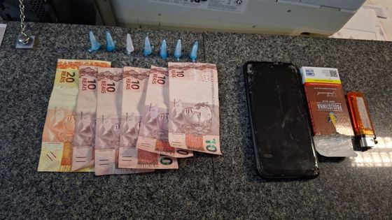 ROMU detém dupla suspeita de tráfico perto de escola em Mogi Mirim