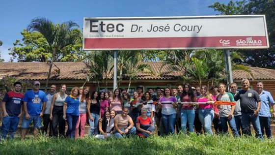 ETEC Dr. José Coury recebe a doação de uma "moto poda"