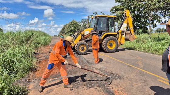 Rodovia RO-010 passa por manutenção entre Nova Estrela e Rolim de Moura