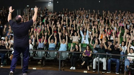 Palestra Show de Atendimento e Vendas lota Centro Cultural de Umuarama
