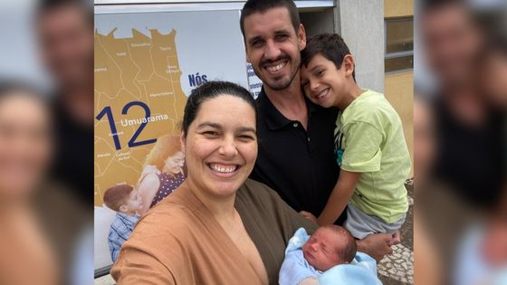 Amamentar filhos e doar a seiva, gestos que sintetizam a dádiva de ser mãe