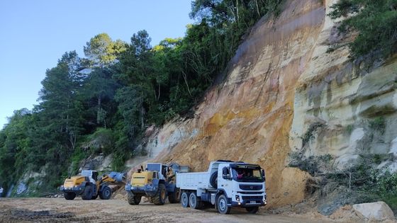 Equipes trabalham para liberar o mais breve possível a PR-446 em Porto Vitória