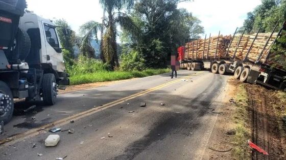 Acidente interdita a PR-446 em Porto Vitória