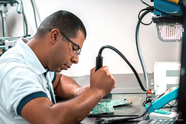 Dia do Técnico de Informática: a profissão do presente e do futuro.
