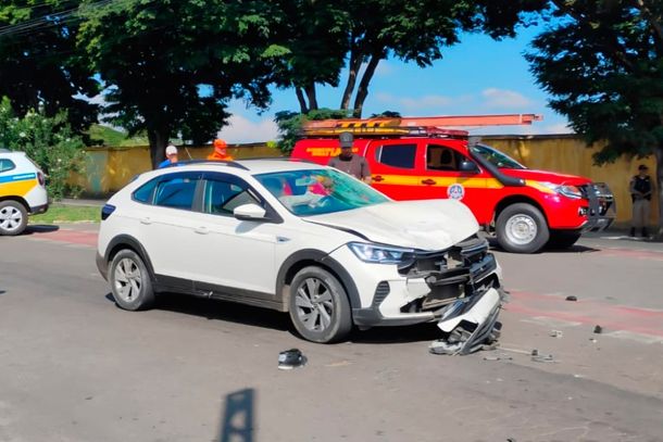 Grave acidente entre carro e moto mobiliza Bombeiros em Alfenas