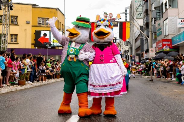 Desfile de abertura da Fenarreco em Brusque é adiado por previsão de chuva