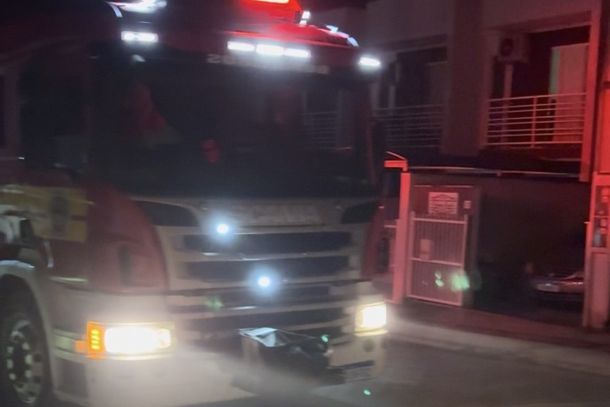 Fogo em cortina de casa mobiliza Corpo de Bombeiros no Zantão, em Brusque