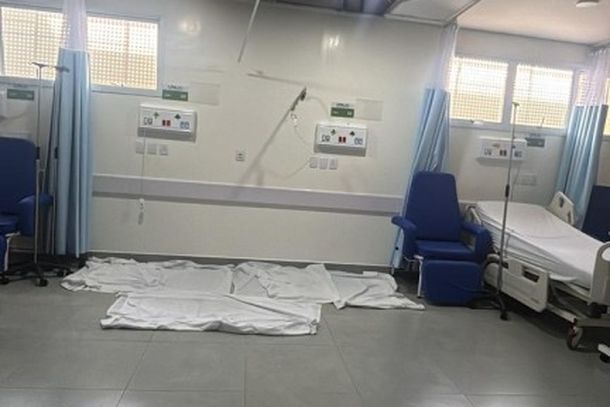 Moradores denunciam: teto da nova UPA já está caindo (veja fotos)