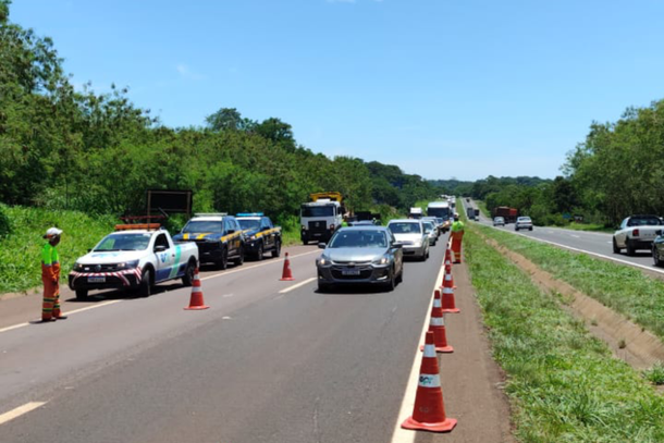 Colisão entre caminhão e três carros deixa um morto e feridos na BR-277