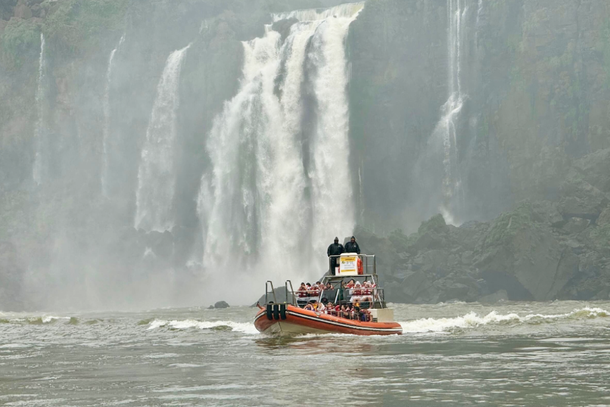 Baixa vazão do Rio Iguaçu suspende passeio náutico nas Cataratas na ...
