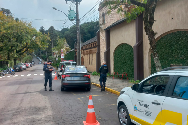 Secretaria de Trânsito intensifica fiscalização e orientação em Gramado