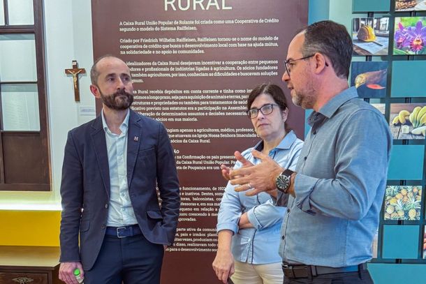 Diretor do grupo Mondragon visita sede da Sicredi Caminho das Águas e ...