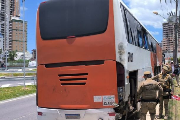 PMSC confirma 10 presos até o momento após ataque a ônibus na BR-101 em ...