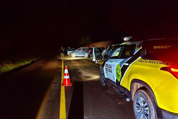 Carro com placa de Paranavaí perde controle e colide com barranco na PR-082