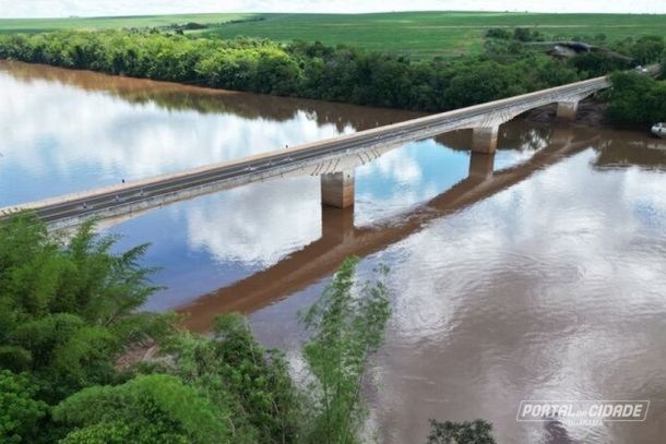 Balsa vai substituir ponte interditada no caminho entre Paranavaí e Guaíra