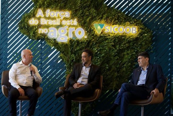 Sicoob lança Plano Safra 2025/2026 com anúncio de R$ 60 bilhões em ...