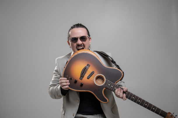 Cantor Dino Fonseca traz turnê de clássicos do rock internacional para ...