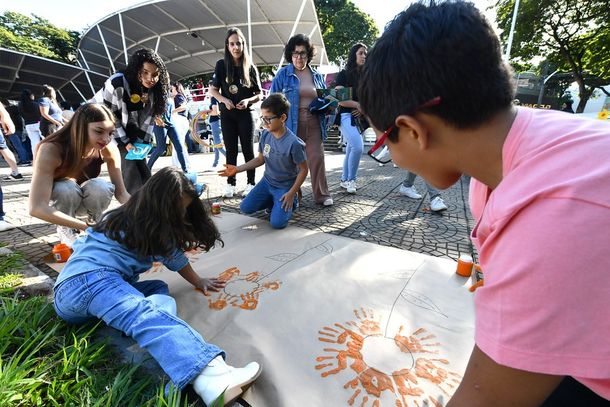 Umuarama encerra ações do Maio Laranja com cultura, saúde e lazer na ...
