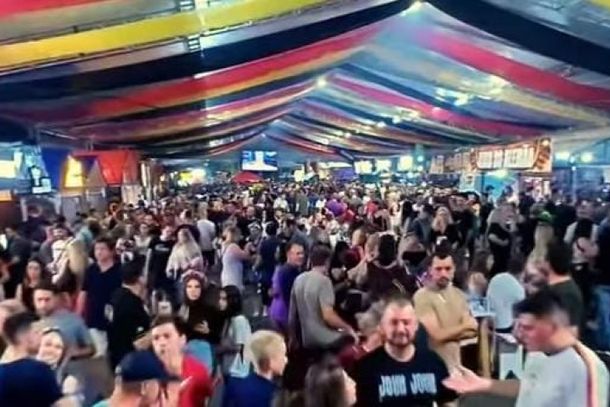 Grande público prestigia primeiro dia Festa Nacional do Steinhaeger e do Xixo