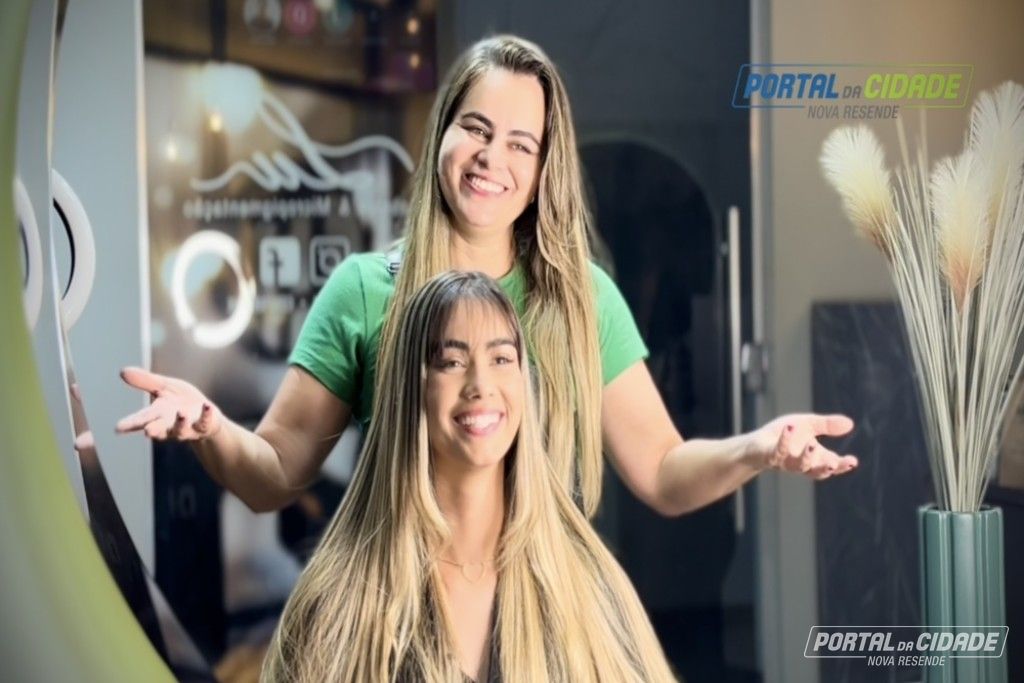 Cabeleireira realiza mechas Vanilla com reparação e visual iluminado