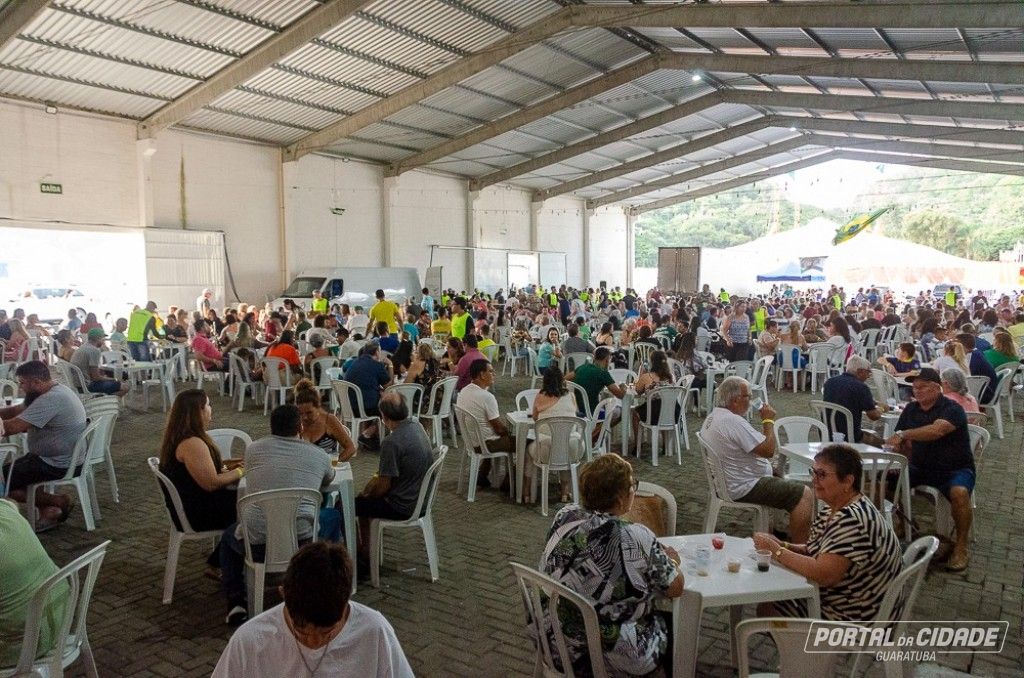 Pastor Sandro Rocha celebra aniversário com pessoas de todo o país