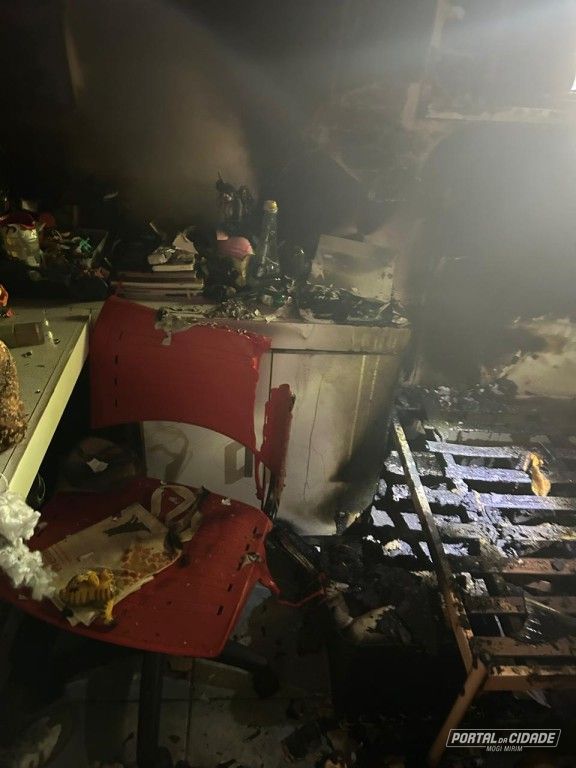 Incêndio atinge casa no Parque do Estado e mobiliza bombeiros municipais