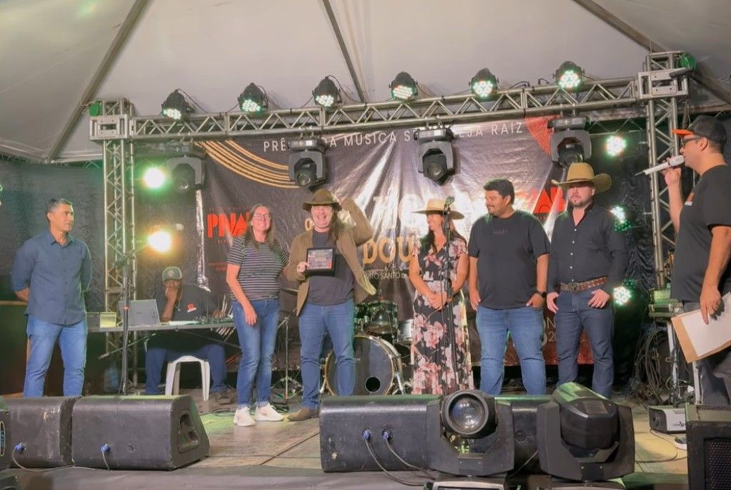 Andradense Anderson Martins vence o Festival Viola Dourada