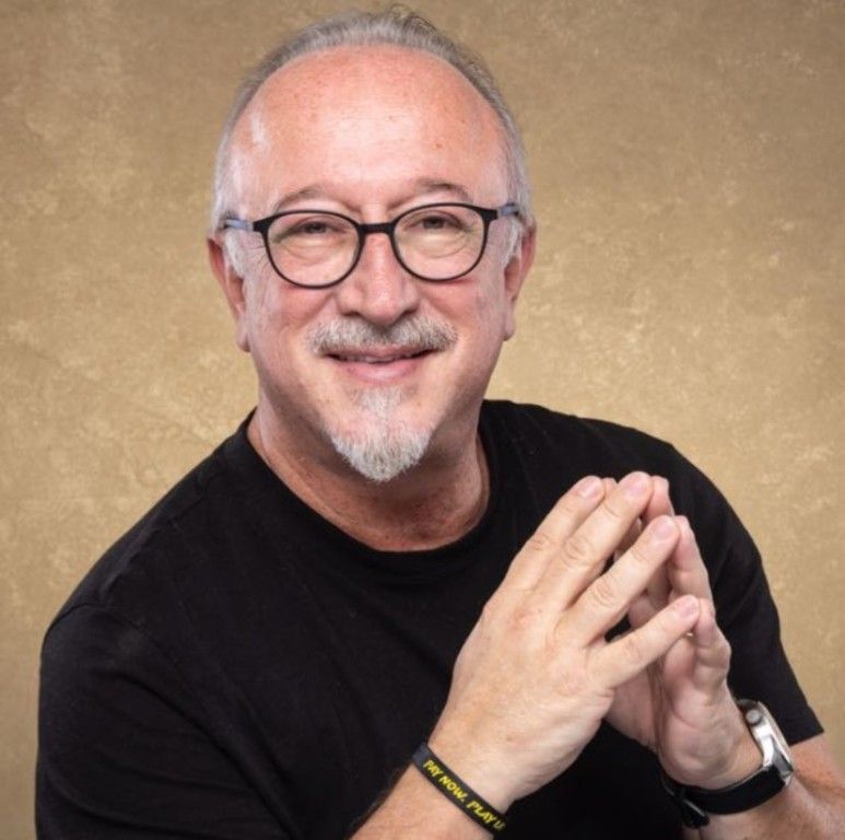 Mário Simões, renomado escritor de Atibaia, lança seu 12º livro em ...