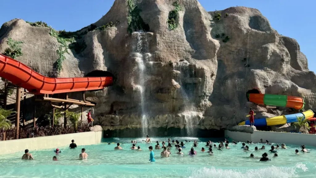 Resort de Atibaia ganha nova área de lazer com montanha-russa aquática