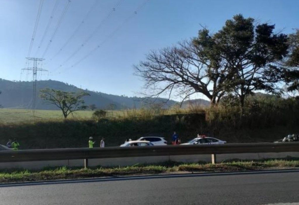 Acidente envolvendo vários carros causa trânsito intenso na Fernão Dias; Atibaia