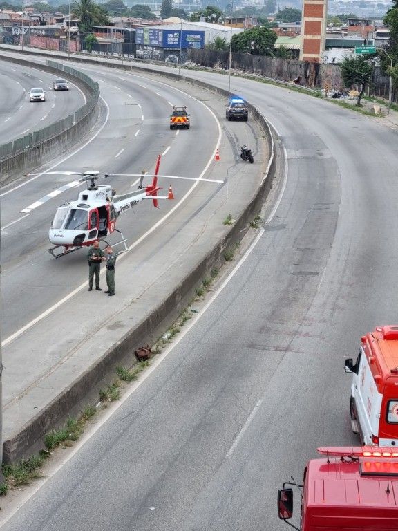 Acidente grave bloqueia Fernão Dias e helicóptero Águia é acionado