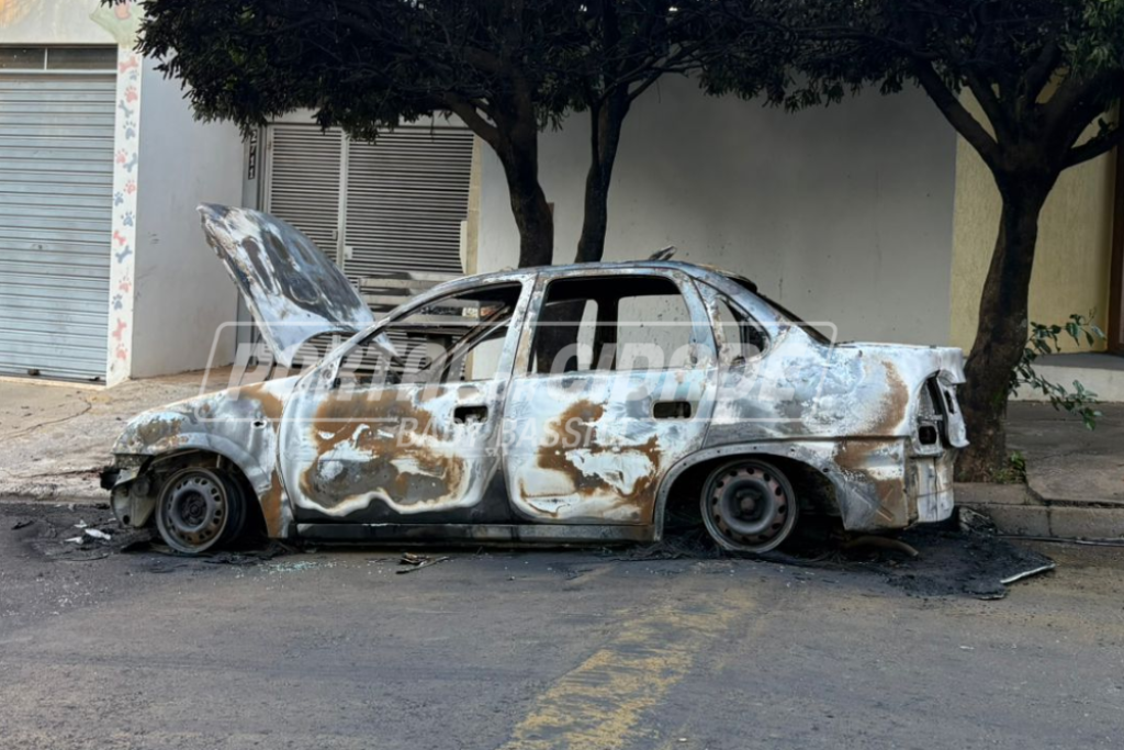 Perícia deve apontar causa do incêndio que destruiu carro em Bady Bassitt