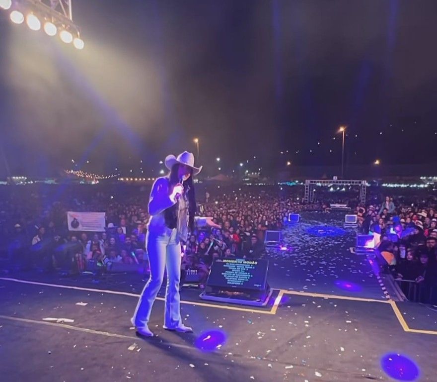 Show da Ana Castela bate recorde de público no primeiro dia de festa