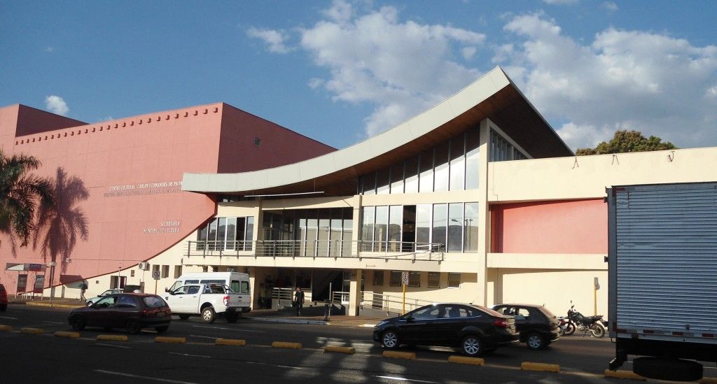 Biblioteca Rodrigues de Abreu recebe a escritora Luciany Aparecida