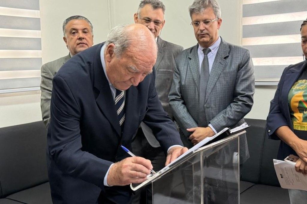 José Roberto Segalla (União Brasil) é reempossado no cargo de vereador