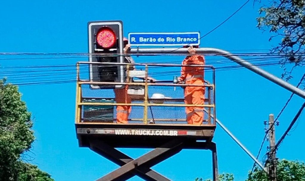 Mobilidade Urbana inicia instalação de placas com os logradouros em ...