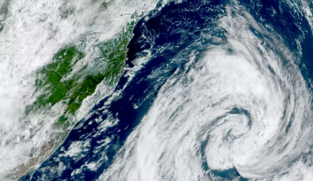 Tempestade Tropical ganha força e se aproxima do estado de Santa Catarina