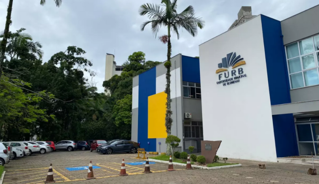 Furb abre novo período de inscrições para cursos de graduação para 2025