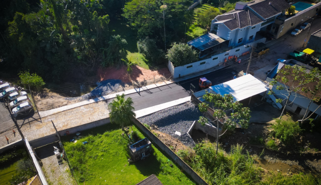Obras de recuperação da rua Fides Deeke são concluídas