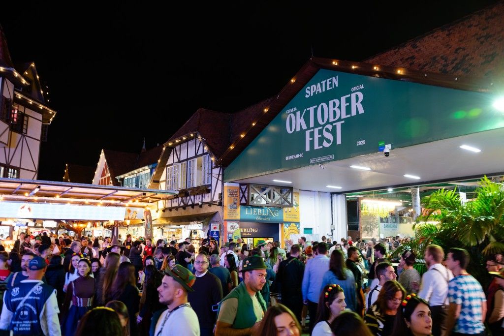 Oktoberfest Blumenau tem público expressivo nos primeiros dias de festa